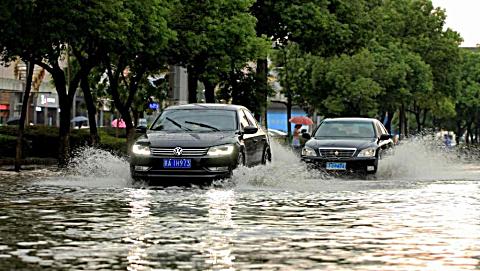 雨天行车不要忽视这些小事, 新能源汽车涉水有技巧, 车主要了解