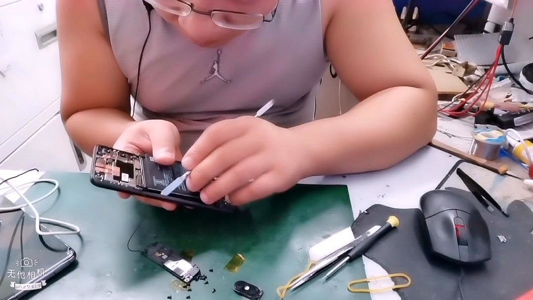 小米8屏幕指纹版换屏多少钱 小米8屏幕指纹版换屏教程