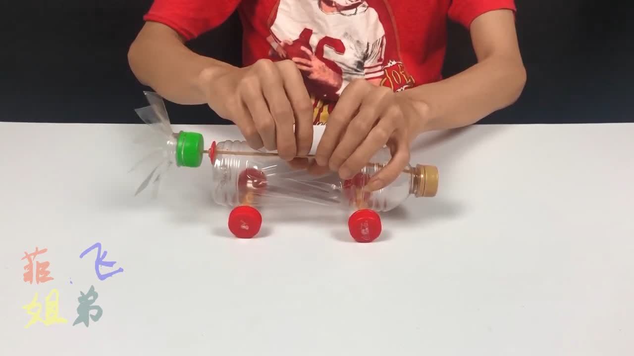 手工制作的小车,喜欢的小伙伴跟我做一下