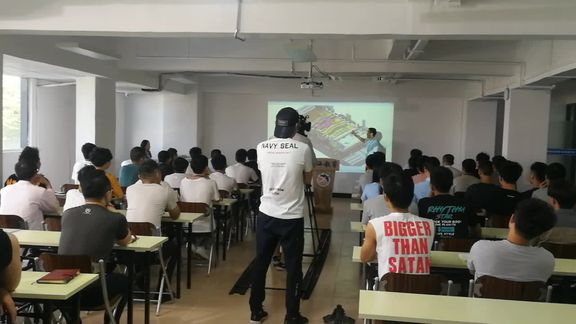 ...模具行业的年轻人,是他们冒着单身的风险支撑了模具行业的阶梯发展,...