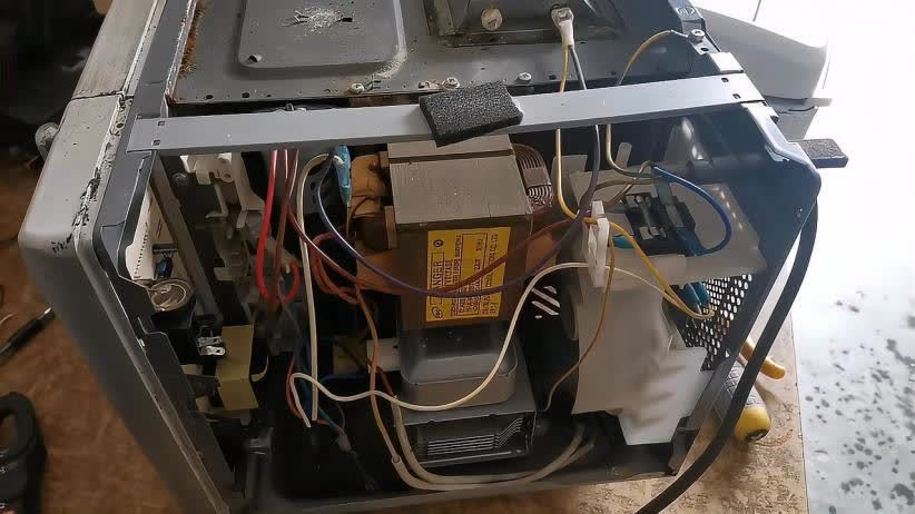 全自动微波炉不通电,改手动功能,用户很满意