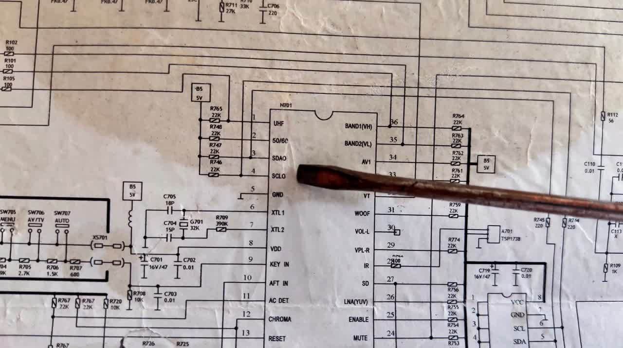 微处理器SDA串行数据SLK串行时钟、字符显示、自动存台原理