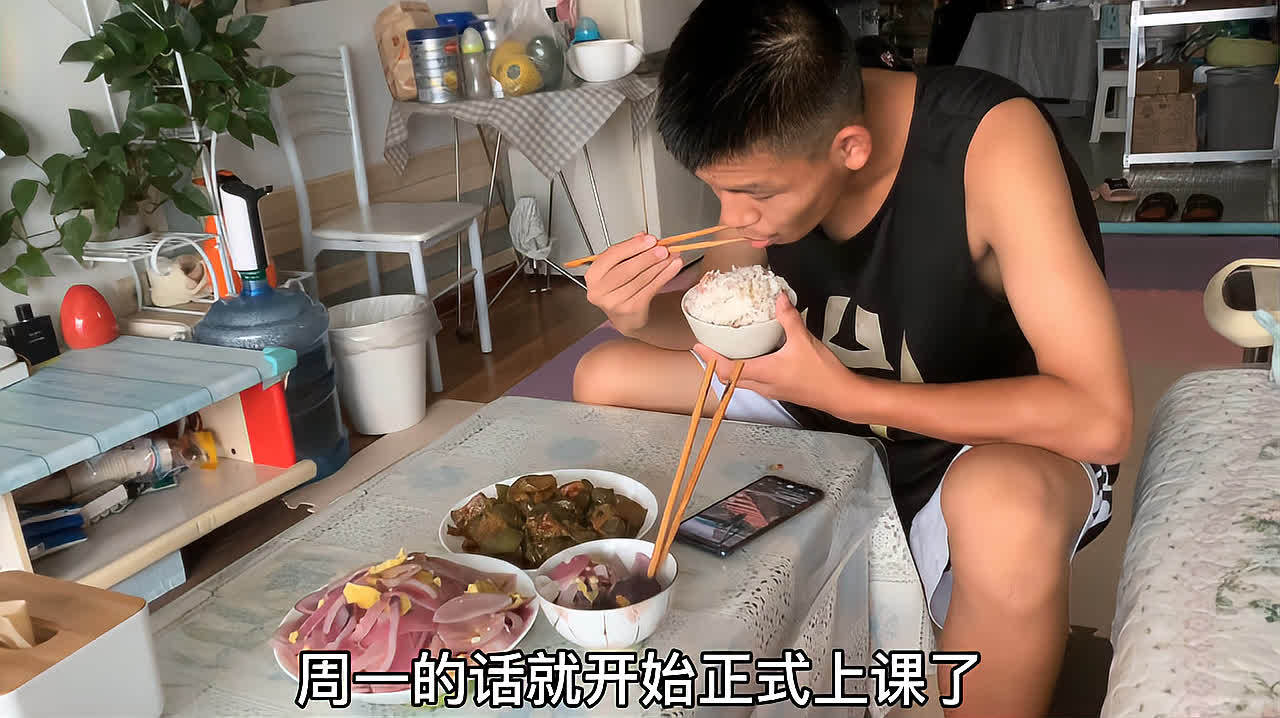 16岁弟弟职校马上开学了,读的计算机专业也不知道能.