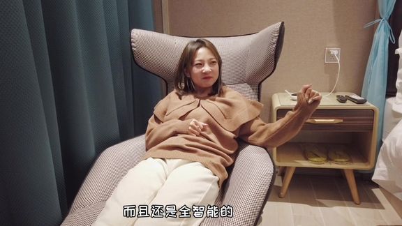 入住豪华酒店,有语音机器人为你服务,所有东西都可以语音控制