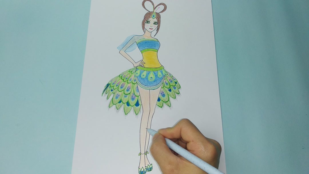 精灵梦叶罗丽仙子蓝孔雀简笔画,画法详细漂亮,小朋友很喜欢