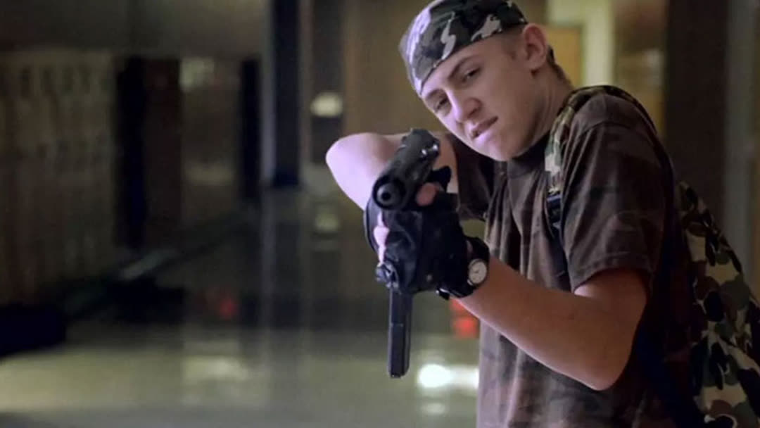 戛纳电影节金棕榈奖,真实事件改编,两个学生带枪把全学校扫荡了