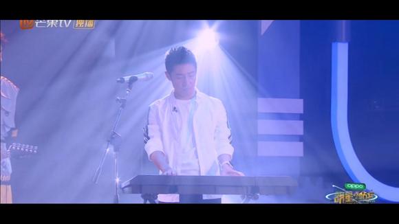 撒撒唱这个,听着有种想哭的感觉