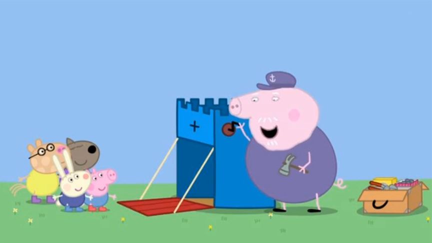 猪爷爷给乔治等男孩子制作了一个可以进出的城堡,卡通儿童简笔画