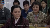 女大学生在教室上课呢,老公抱着孩子就来了,要让她给孩子喂奶