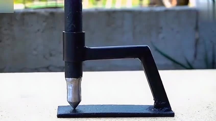 手电钻打孔钻不进去?牛人教你制作这个工具,轻松解决问题