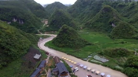 火车旅行:贵州,可开窗绿皮车,窗外风景不错