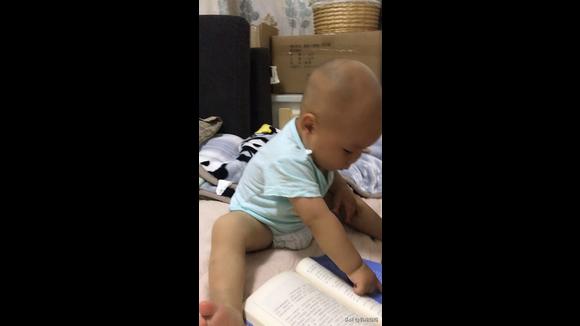 “嘎咕嘎咕”是啥?教粑粑读书的娃