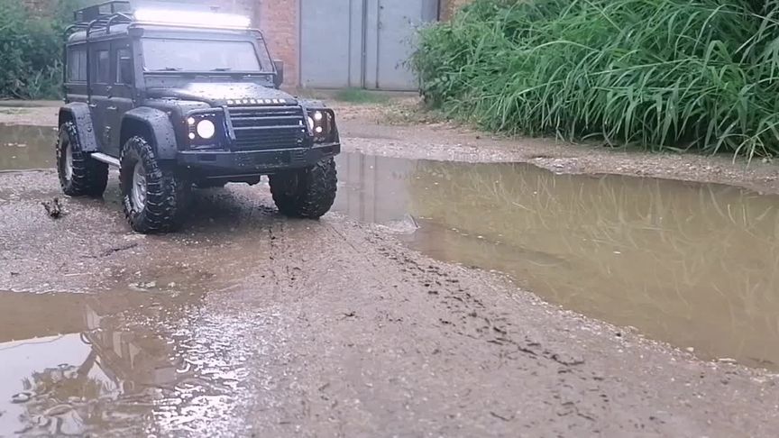 #rc遥控车 #rc模型 #攀爬车 恒冠路虎卫士攀爬车轻度涉水