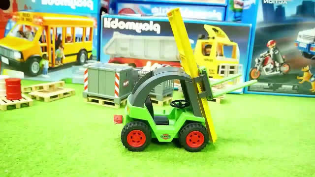 工程车动画:大型翻斗车,挖掘机和叉车