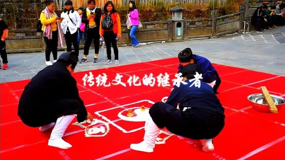 传统文化的传承者,现场以米做字,演绎独门绝技