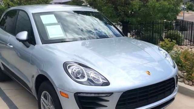 打开保时捷Macan的车门,坐进驾驶舱那一刻,我彻底心动了