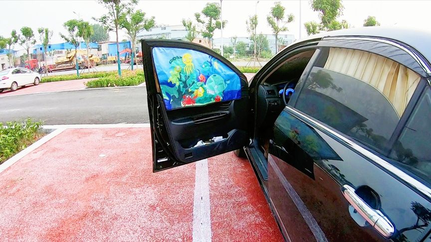 女司机自驾旅行,看怎么把轿车改床车,没公厕洗漱上厕所怎么解决