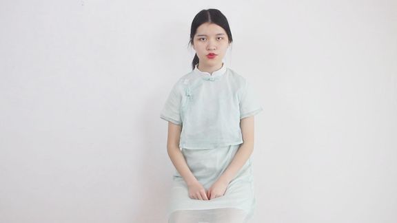 穿上汉服好看还是旗袍好看呢?美女告诉你这样穿更好看,值得看哦