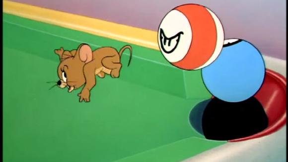 猫和老鼠:汤姆打桌球 吵醒了睡在桌球洞里的杰瑞