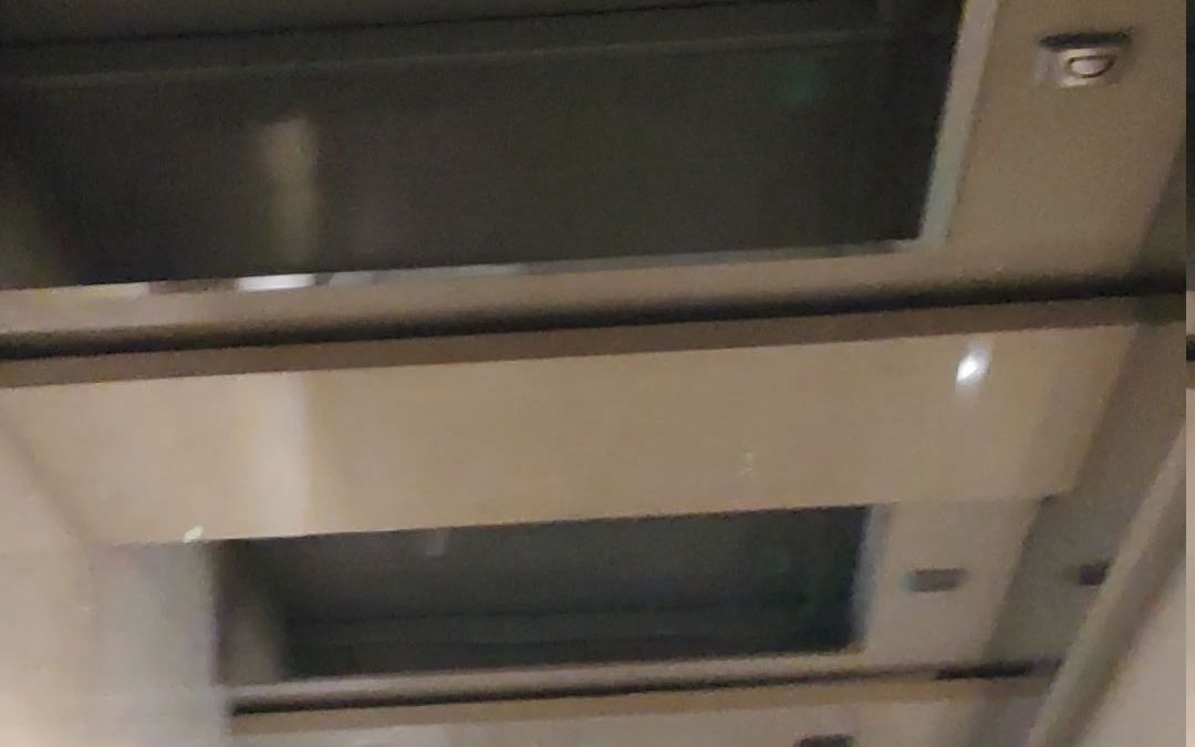 以南京商贸世纪广场为例给大家演示智能分配电梯的使用方法