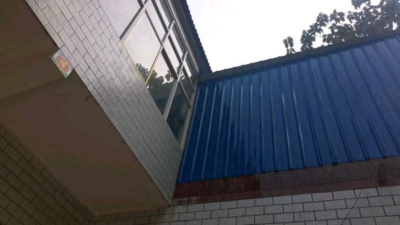 70多平方米彩钢瓦只花了2000块钱,看看为什么那么便宜吧