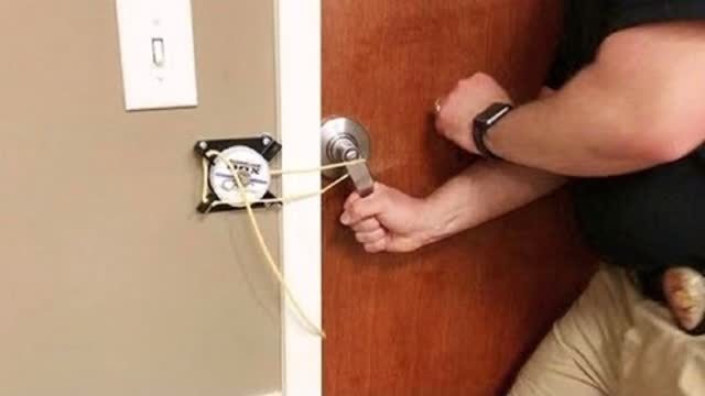 退伍军人发明的阻门神器,多大的力气都打不开门