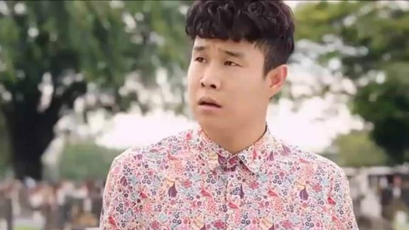 这是长的像么,分明就是一模一样,你们是失散多年的兄弟么