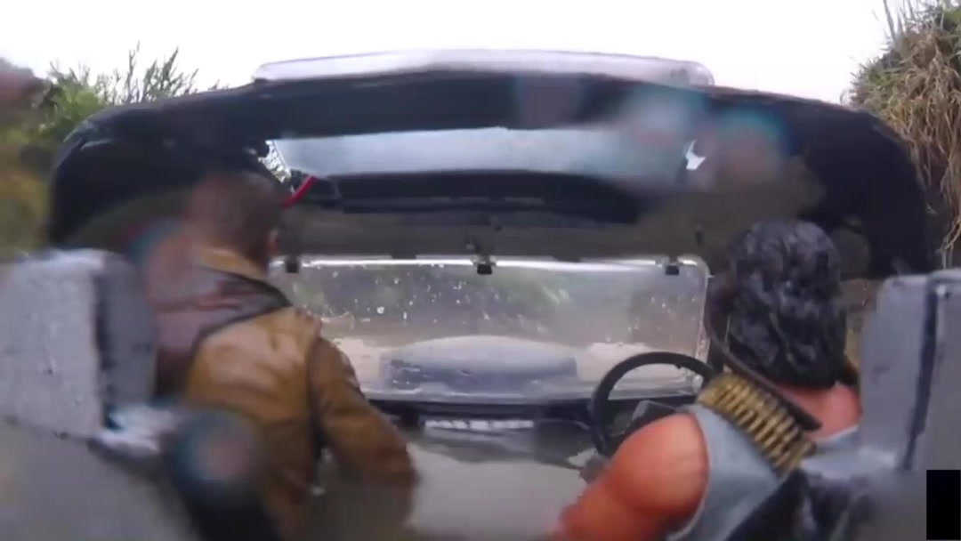 真会玩 遥控路虎卫士模型车水中越野