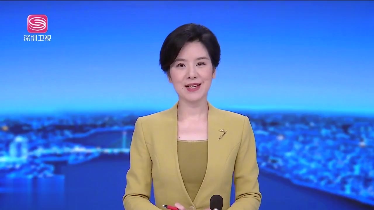 投入垃圾换到钱垃圾分类智能回收机现身深圳小区