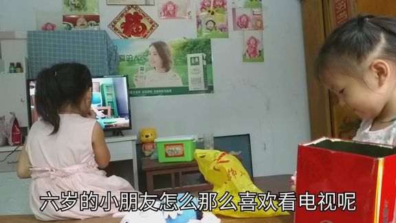 河南邓州俩小闺女放暑假,吹空调,看动画片!爽歪歪的暑假生活