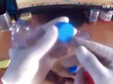 牛人用衣架和塑料瓶DIY捕鼠器,家里不用再养猫了!