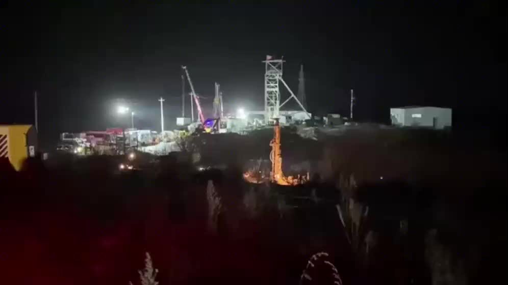 山东栖霞金矿爆炸事故:夜间救援进行中