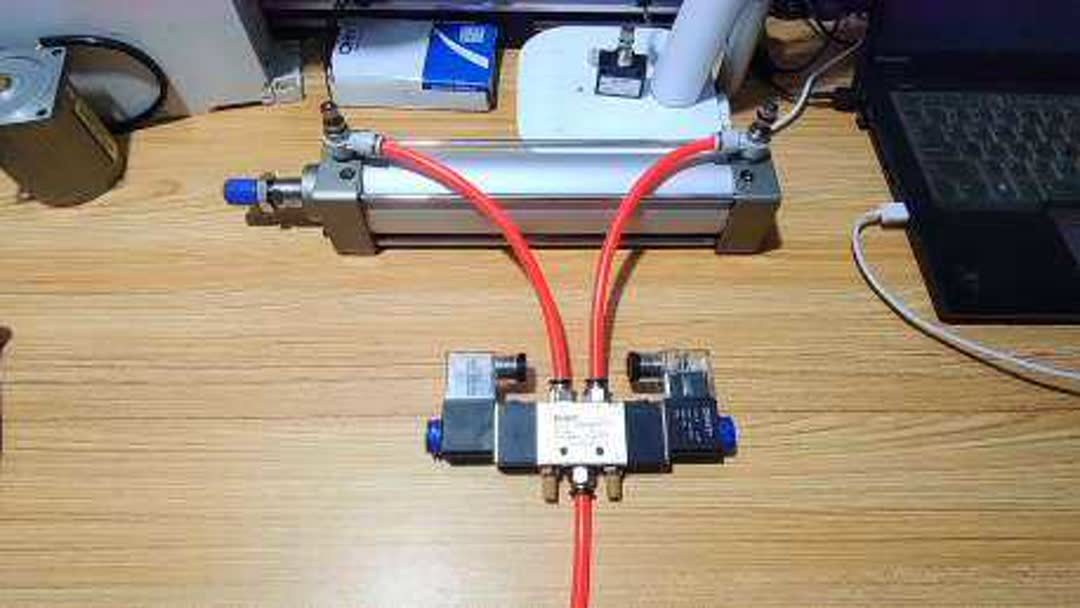 两位五通(双电控)电磁阀如何推动气缸运动?
