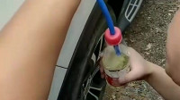 路上如遇车没油,老司机教你一招,抽油加油可还行!