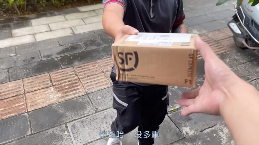 今天来盘一块看着丑但是味道(种老)不错的翡翠玉料