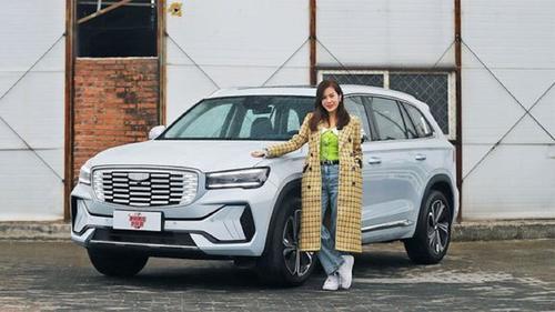 小姐姐到店体验吉利星越L雷神Hi·X混动版 科技感更强,性能更出色