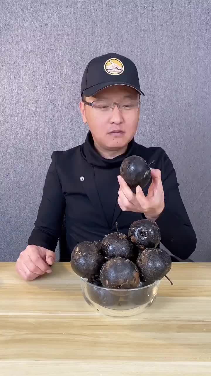 本以为冻梨是普通的梨放进冰箱冷冻就变成了冻梨