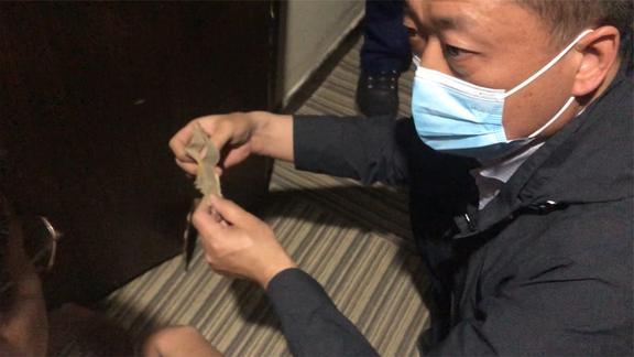 纸做的防火门!国务院安委办山西暗查 公共场所暗藏消防隐患
