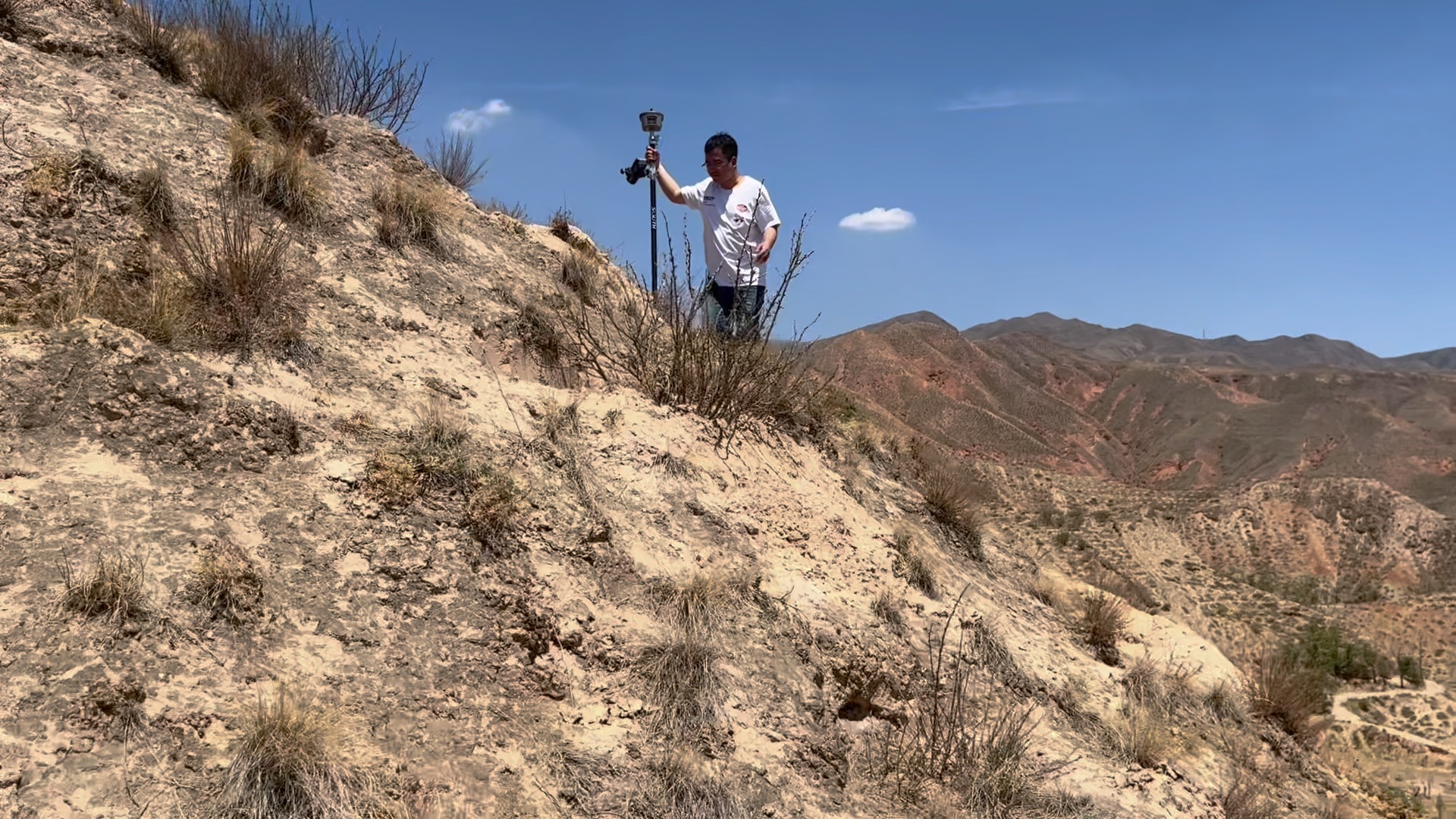 带你了解电力线路设计外业测量的一天 艳阳高照山高路险 为了万家...