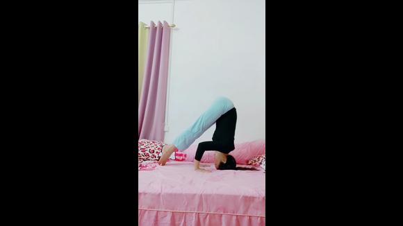 瑜伽三角倒立,睡醒倒一倒,让头脑更清醒