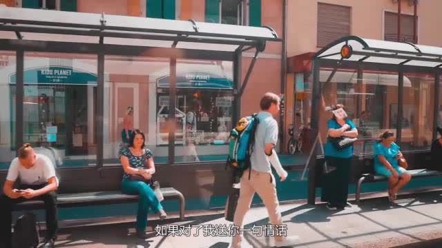 英国夫妇搬到井盖下生活,20年来不肯搬家,网友:下雨天可咋办