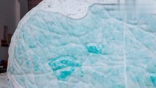 网友说昨天树化玉的老板是富豪,今天看看满屋翡翠的老板直接跪了