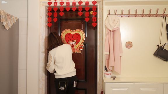 老婆大白天把门反锁,到底隐藏了什么秘密?