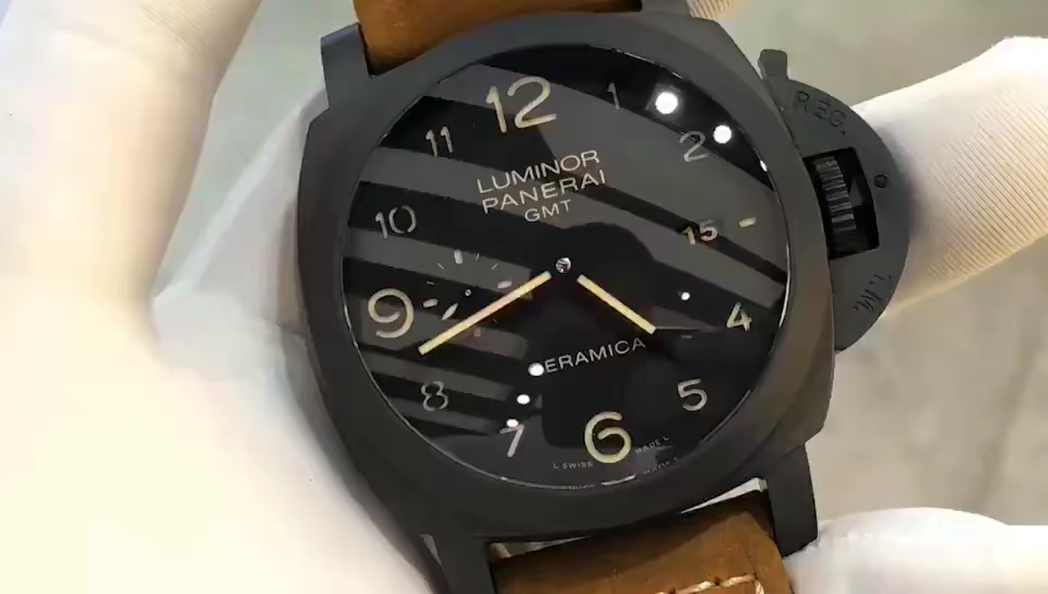 ...超强夜光效果 高硬度蓝宝石镜面陶瓷的好处就是后期耐刮,不会出现...