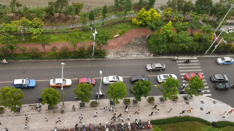 实拍福建宁德时代公司上班高峰期