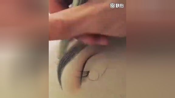 高手的化妆技术也是绝了,上演现实版“画皮”