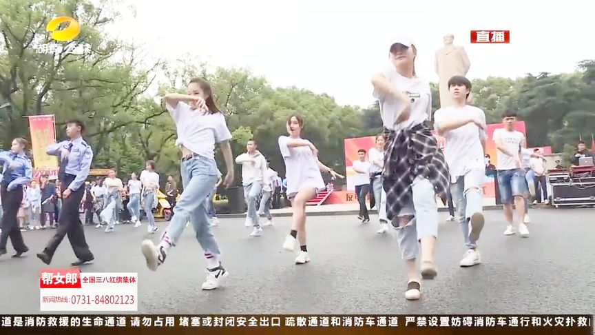 公安民警摇身秒变“舞者”,校园反电诈宣传活动上演“快闪”秀