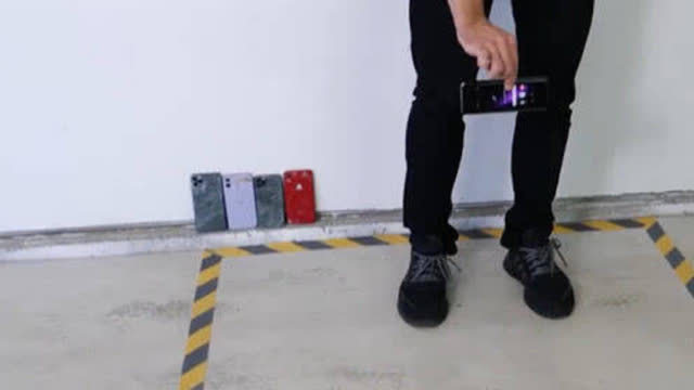 "回炉重造"后的三星折叠手机有多耐用?老外测试,真土豪呀