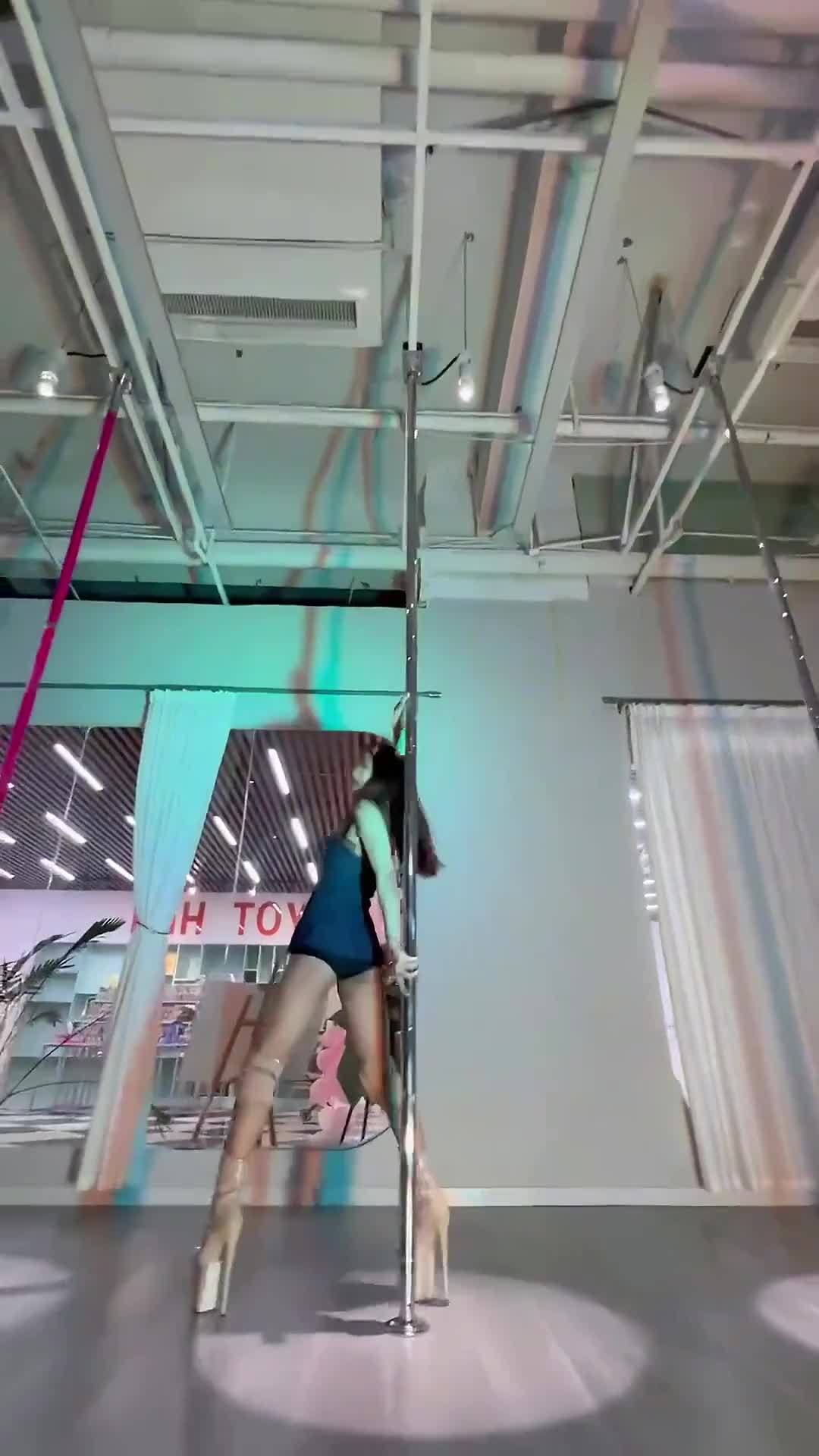 #钢管舞蹈 #钢管技巧 #大长腿 #努力成为更好的自己