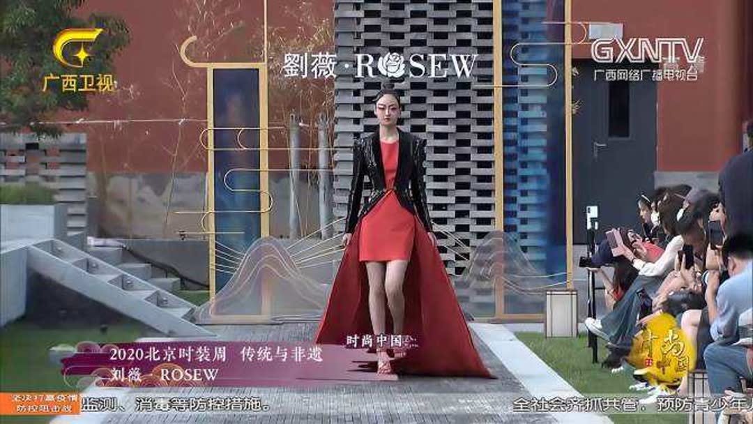 传统与文化国风设计,完美展现模特身材之美,栩栩如生的刺绣图案